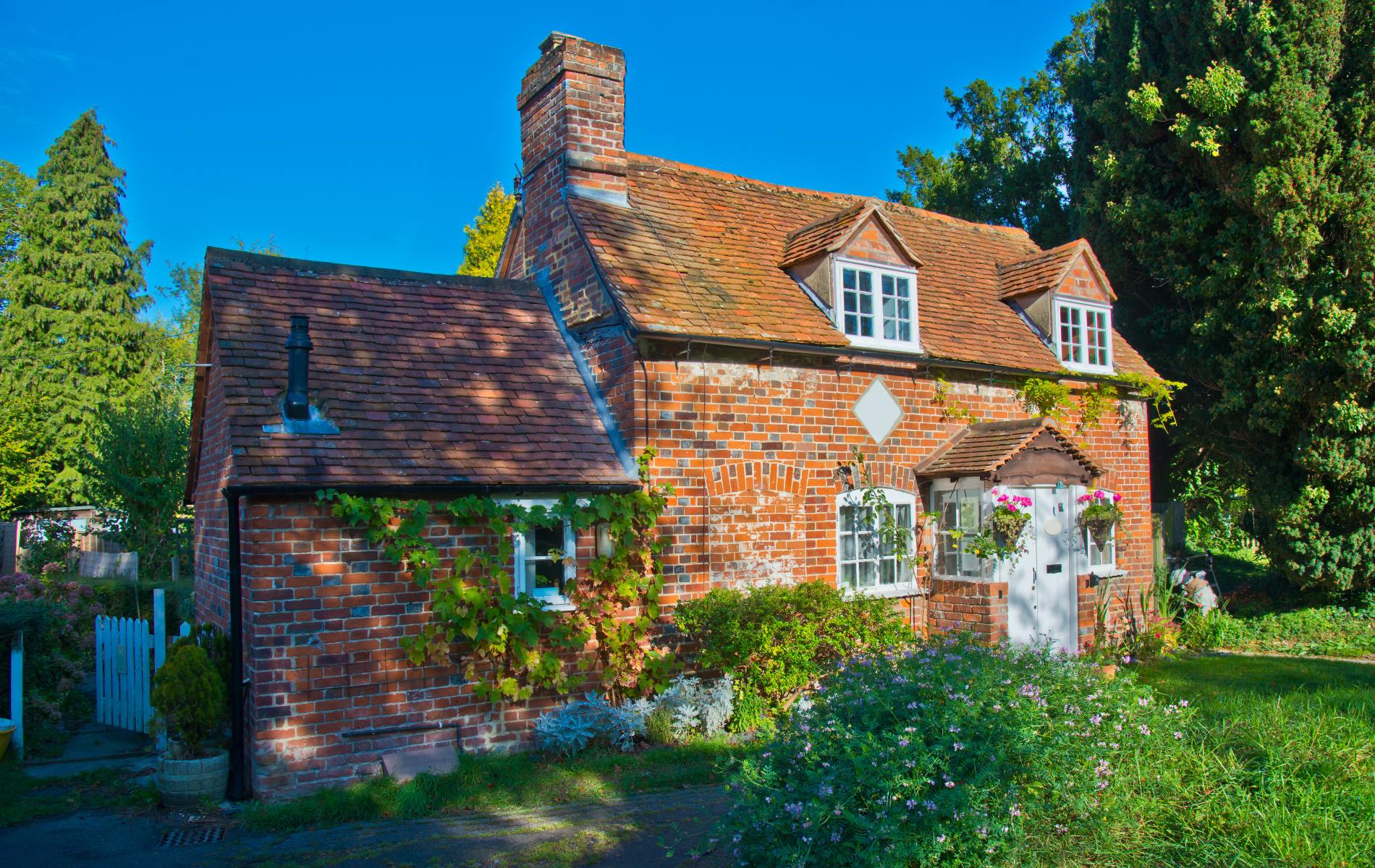 15 things to consider before moving to the country | Top Tips